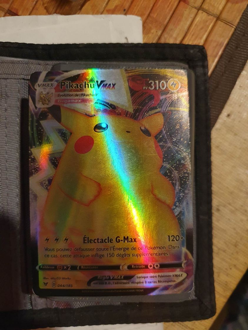 Pikachu VMAX - PokeHall